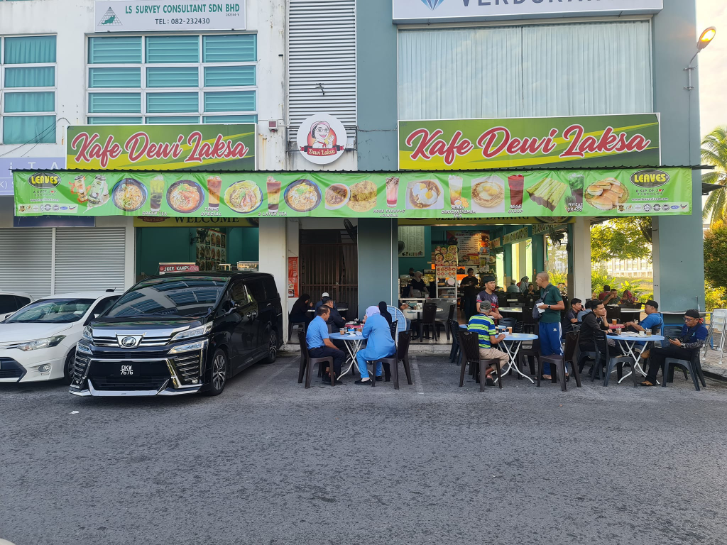13 Tempat Makan Best Untuk Sarapan Pagi di Kuching, Sarawak